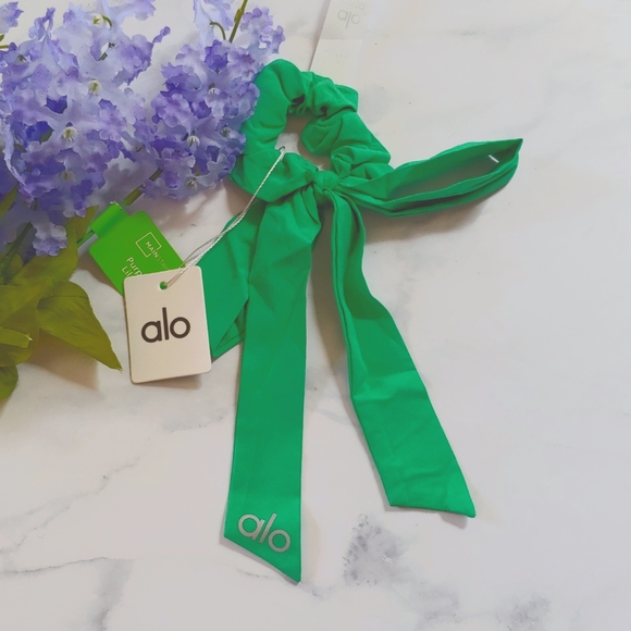 ALO Yoga | Hair | Alo Yoga Bow Hair Tie Scrunchie Love Knot In Lettuce ...